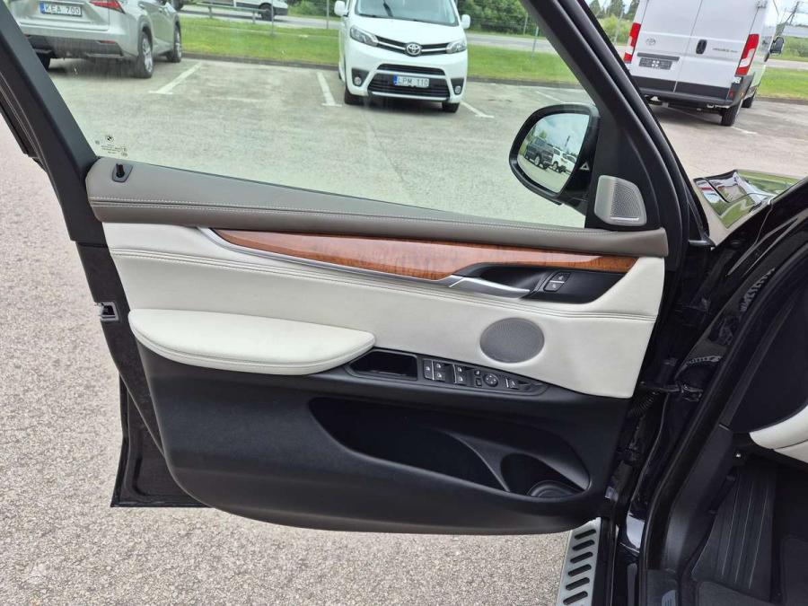 BMW X5 2018 in Panevezys, with an engine capacity of 2.00 L and mileage of 133 thousand km for 24999 €, photo 10 on AUTOMOTO.COM.LV