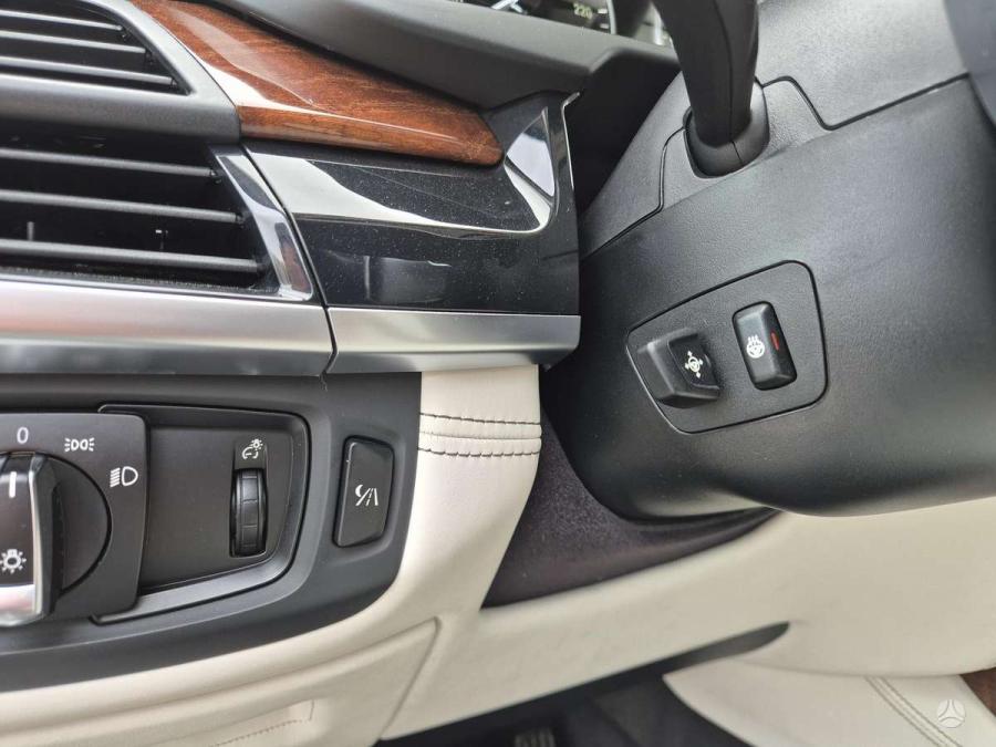 BMW X5 2018 in Panevezys, with an engine capacity of 2.00 L and mileage of 133 thousand km for 24999 €, photo 13 on AUTOMOTO.COM.LV
