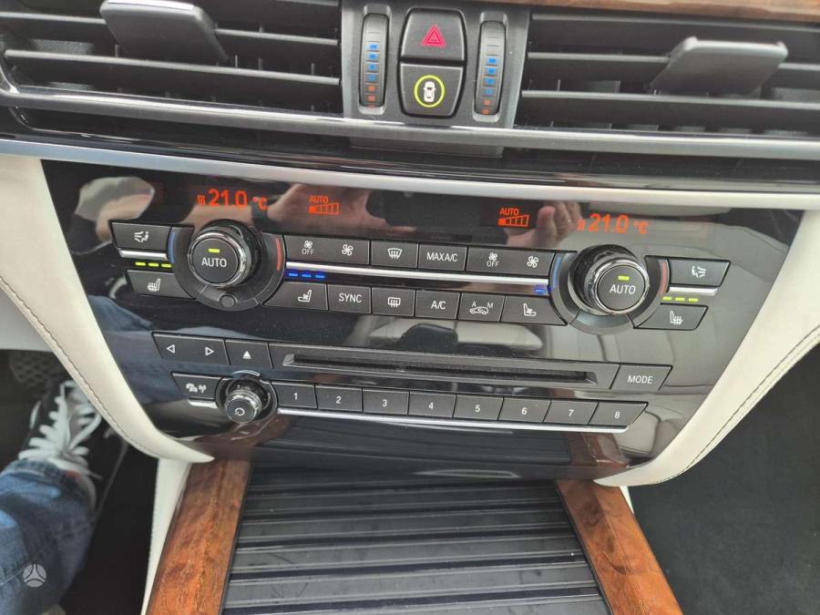 BMW X5 2018 in Panevezys, with an engine capacity of 2.00 L and mileage of 133 thousand km for 24999 €, photo 27 on AUTOMOTO.COM.LV