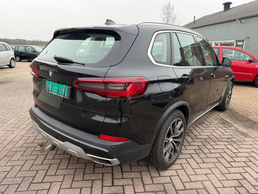 BMW X5 2019 in Ariogala, with an engine capacity of 3.00 L and mileage of 300 thousand km for 32000 €, photo 4 on AUTOMOTO.COM.LV