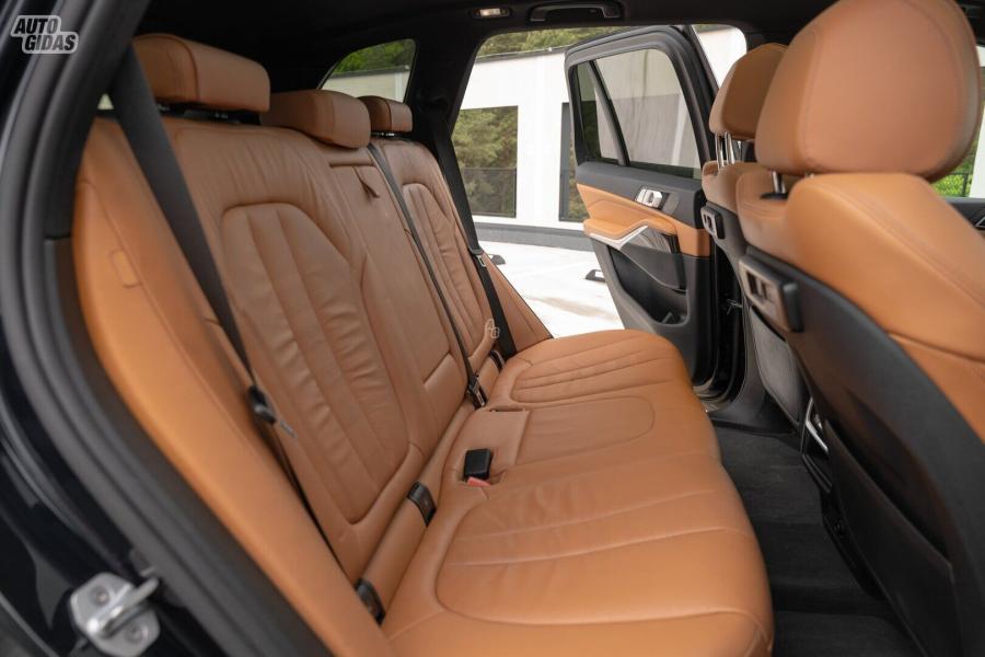 BMW X5 2019 in Vilnius, with an engine capacity of 3.00 L and mileage of 98 thousand km for 39500 €, photo 20 on AUTOMOTO.COM.LV