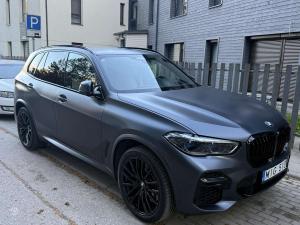 BMW X5 2022 Viļņa, ar dzinēja tilpumu 3.00 L un nobraukumu 152 tūkst. km par 51000 €, foto  vietnē AUTOMOTO.COM.LV