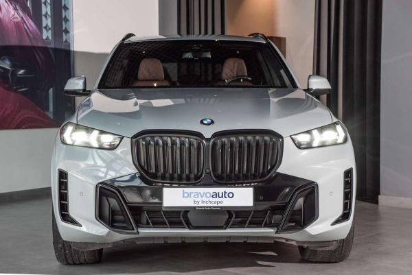 BMW X5 2023 in Kaunas, with an engine capacity of 3.00 L and mileage of 76 thousand km for 72744 €, photo 2 on AUTOMOTO.COM.LV