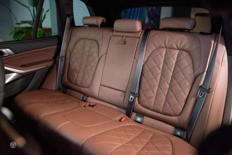 BMW X5 2023 in Kaunas, with an engine capacity of 3.00 L and mileage of 76 thousand km for 72744 €, photo 25 on AUTOMOTO.COM.LV