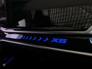 BMW X5 2023 Klaipėda, ar dzinēja tilpumu 3.00 L un nobraukumu 99 tūkst. km par 69991 €, foto 23 vietnē AUTOMOTO.COM.LV