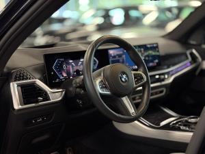 BMW X5 2025 Klaipėda, ar dzinēja tilpumu 2.99 L un nobraukumu 20 tūkst. km par 94950 €, foto 4 vietnē AUTOMOTO.COM.LV