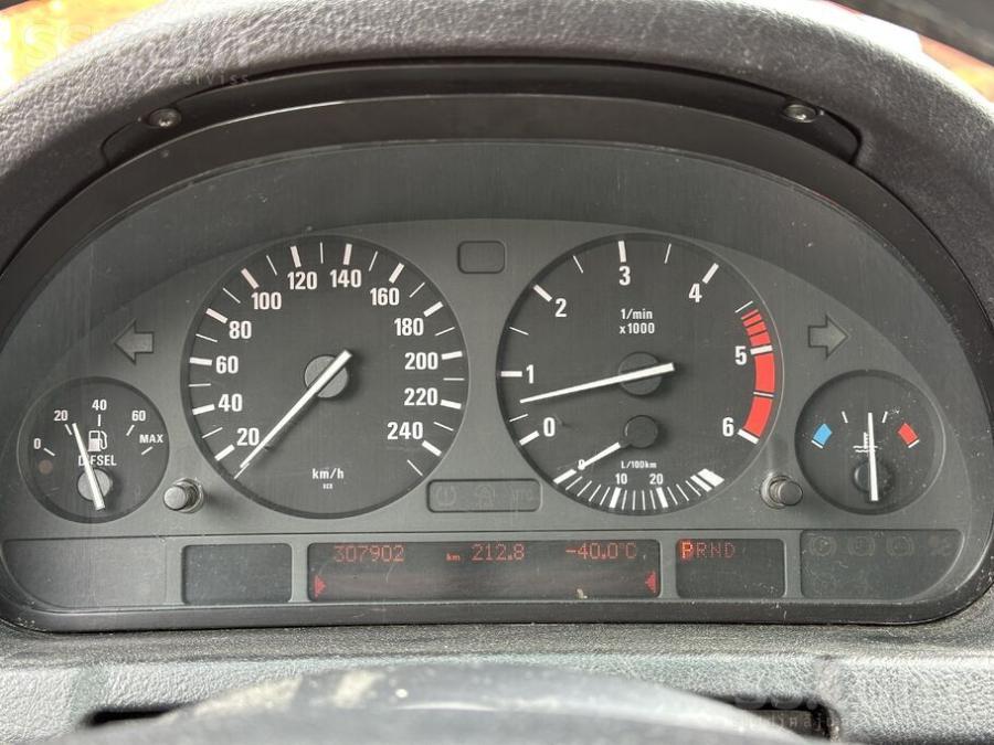 Green BMW X5 2004 in Riga, with an engine capacity of 3.00 L and mileage of 308 thousand km for 3900 €, photo 16 on AUTOMOTO.COM.LV