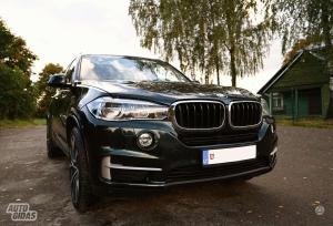 Zaļš BMW X5 2014 Viļņa, ar dzinēja tilpumu 3.00 L un nobraukumu 320 tūkst. km par 14500 €, foto  vietnē AUTOMOTO.COM.LV