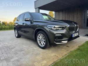 Green BMW X5 2020 in Riga, with an engine capacity of 3.00 L and mileage of 125 thousand km for 41500 €, photo 4 on AUTOMOTO.COM.LV