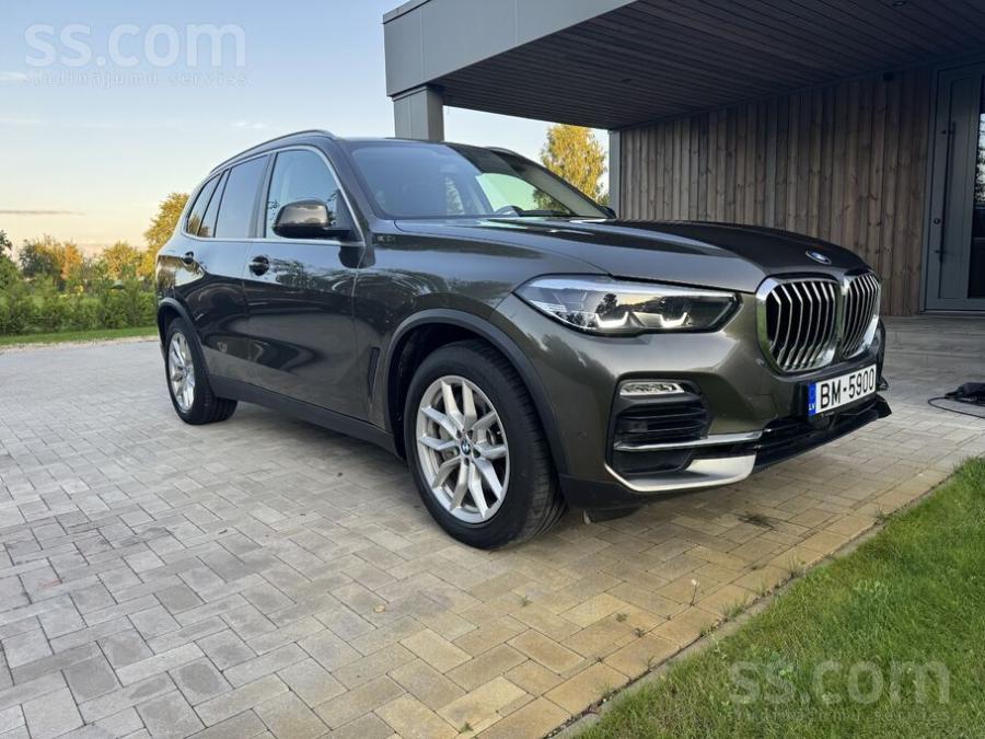Green BMW X5 2020 in Riga, with an engine capacity of 3.00 L and mileage of 125 thousand km for 41500 €, photo 4 on AUTOMOTO.COM.LV