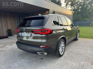 Green BMW X5 2020 in Riga, with an engine capacity of 3.00 L and mileage of 125 thousand km for 41500 €, photo 5 on AUTOMOTO.COM.LV