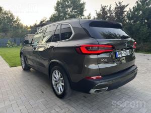 Green BMW X5 2020 in Riga, with an engine capacity of 3.00 L and mileage of 125 thousand km for 41500 €, photo 7 on AUTOMOTO.COM.LV