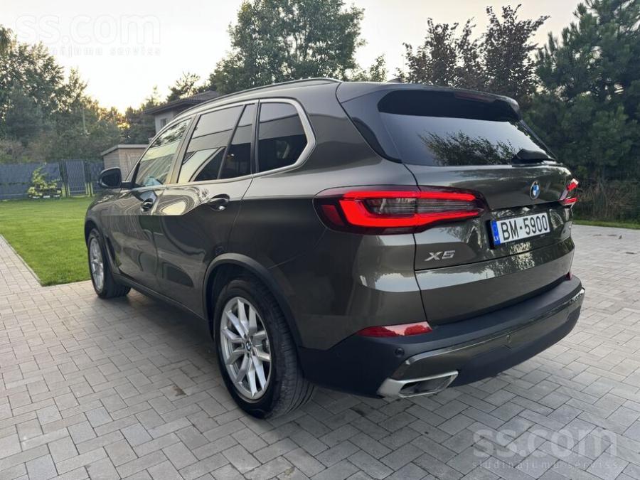 Green BMW X5 2020 in Riga, with an engine capacity of 3.00 L and mileage of 125 thousand km for 41500 €, photo 7 on AUTOMOTO.COM.LV