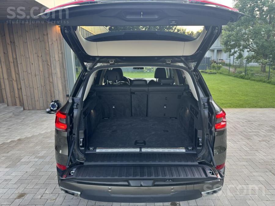 Green BMW X5 2020 in Riga, with an engine capacity of 3.00 L and mileage of 125 thousand km for 41500 €, photo 8 on AUTOMOTO.COM.LV