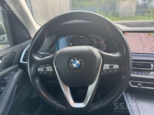 Green BMW X5 2020 in Riga, with an engine capacity of 3.00 L and mileage of 125 thousand km for 41500 €, photo 12 on AUTOMOTO.COM.LV