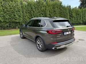 Green BMW X5 2020 in Valmiera, with an engine capacity of 3.00 L and mileage of 130 thousand km for 34800 €, photo 3 on AUTOMOTO.COM.LV