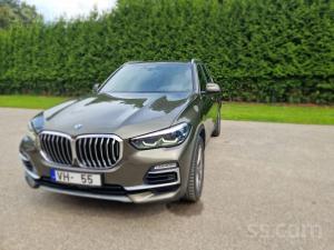 Green BMW X5 2020 in Valmiera, with an engine capacity of 3.00 L and mileage of 130 thousand km for 34800 €, photo 4 on AUTOMOTO.COM.LV