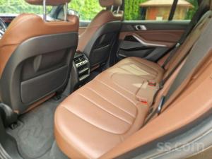 Green BMW X5 2020 in Valmiera, with an engine capacity of 3.00 L and mileage of 130 thousand km for 34800 €, photo 8 on AUTOMOTO.COM.LV