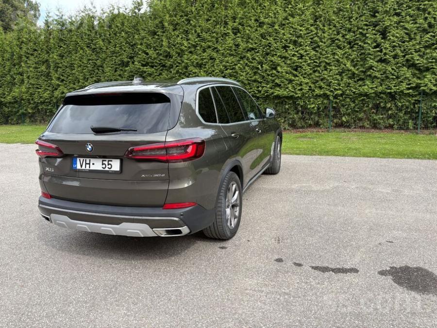 Green BMW X5 2020 in Valmiera, with an engine capacity of 3.00 L and mileage of 130 thousand km for 34800 €, photo 10 on AUTOMOTO.COM.LV