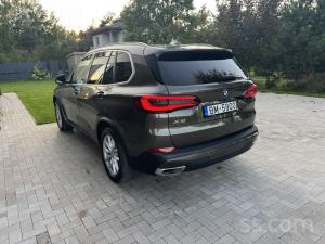 Green BMW X5 2020 in Riga, with an engine capacity of 3.00 L and mileage of 125 thousand km for 35400 €, photo 7 on AUTOMOTO.COM.LV