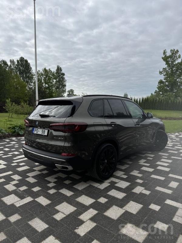 Green BMW X5 2021 in Riga, with an engine capacity of 3.00 L and mileage of 140 thousand km for 41999 €, photo 2 on AUTOMOTO.COM.LV
