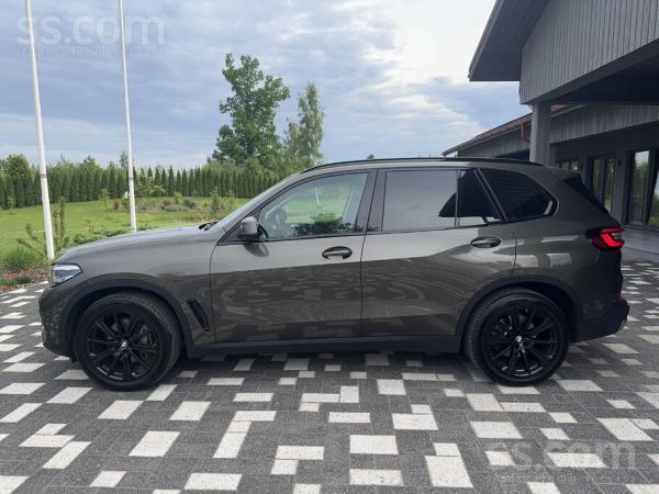 Green BMW X5 2021 in Riga, with an engine capacity of 3.00 L and mileage of 140 thousand km for 41999 €, photo 4 on AUTOMOTO.COM.LV