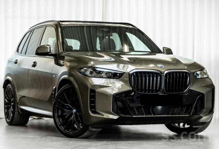 Green BMW X5 2023 in Tukums, with an engine capacity of 3.00 L and mileage of 0 thousand km for 88880 €, photo 1 on AUTOMOTO.COM.LV