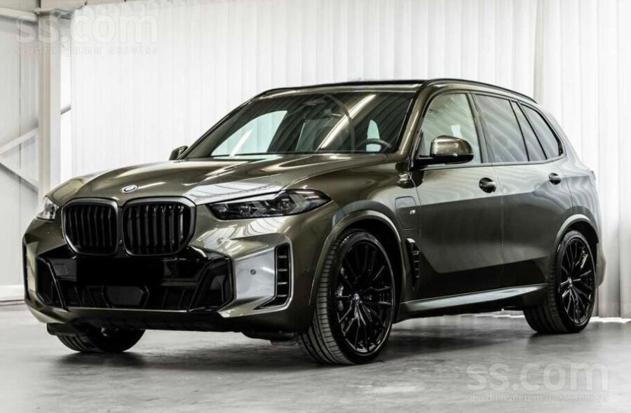 Green BMW X5 2023 in Tukums, with an engine capacity of 3.00 L and mileage of 0 thousand km for 88880 €, photo 2 on AUTOMOTO.COM.LV