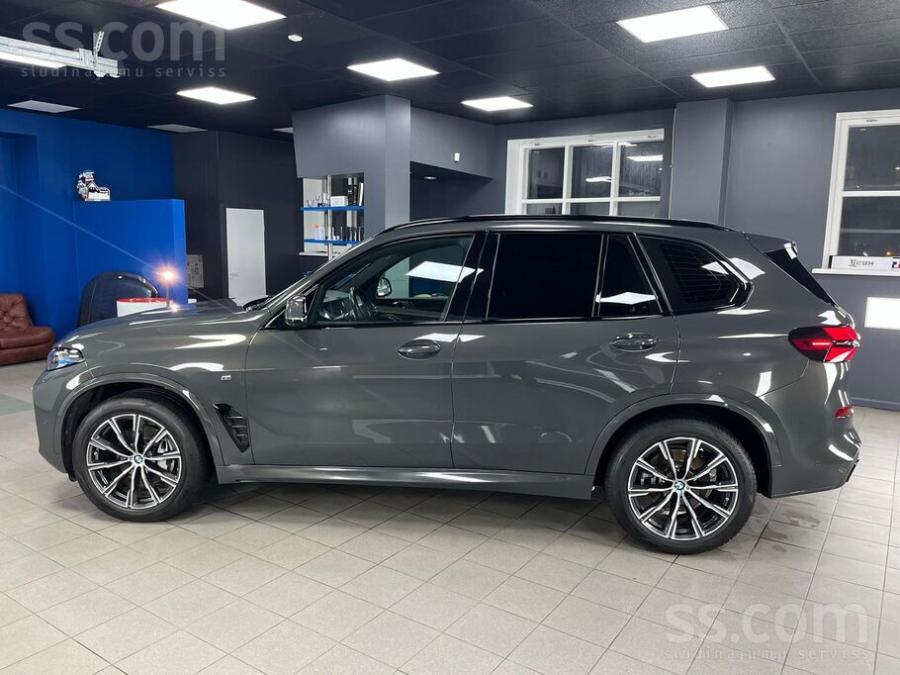 Green BMW X5 2024 in Cesis, with an engine capacity of 3.00 L and mileage of 79 thousand km for 69900 €, photo 5 on AUTOMOTO.COM.LV
