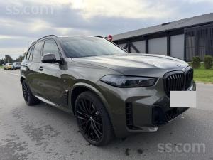 Zaļš BMW X5 2025 Rīga, ar dzinēja tilpumu 3.00 L un nobraukumu 18 tūkst. km par 69900 €, foto  vietnē AUTOMOTO.COM.LV