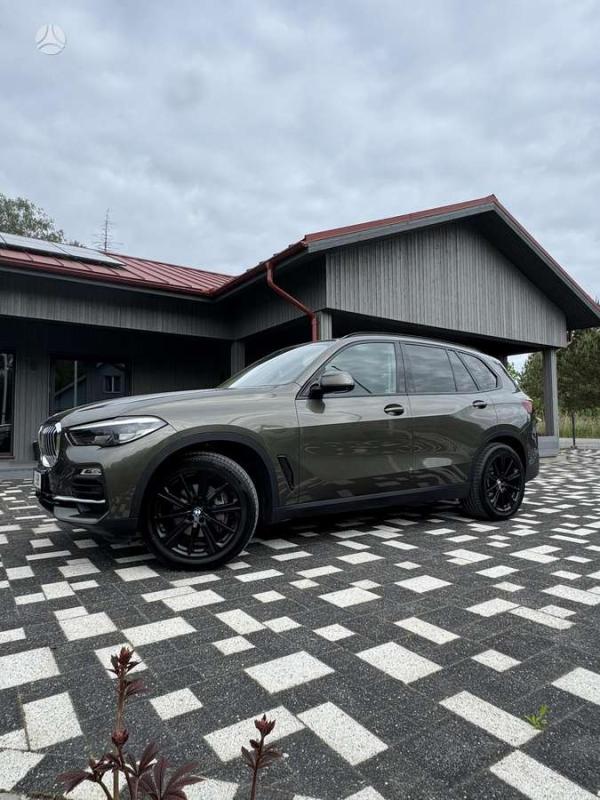 Green BMW X5 2021 in Riga, with an engine capacity of 3.00 L and mileage of 143 thousand km for 43500 €, photo 2 on AUTOMOTO.COM.LV