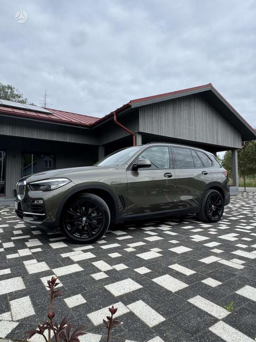Green BMW X5 2021 in Riga, with an engine capacity of 3.00 L and mileage of 143 thousand km for 43500 €, photo 3 on AUTOMOTO.COM.LV