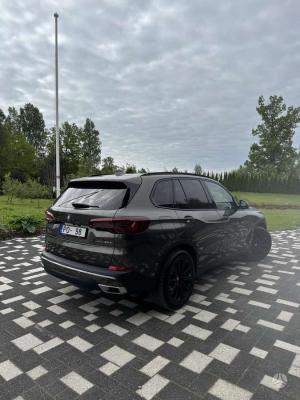Green BMW X5 2021 in Riga, with an engine capacity of 3.00 L and mileage of 143 thousand km for 43500 €, photo 5 on AUTOMOTO.COM.LV