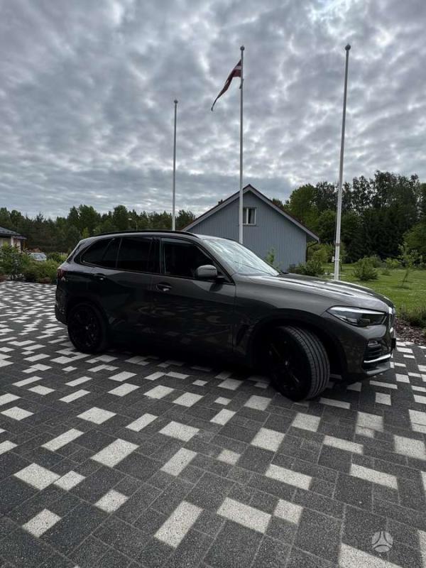 Green BMW X5 2021 in Riga, with an engine capacity of 3.00 L and mileage of 143 thousand km for 43500 €, photo 7 on AUTOMOTO.COM.LV
