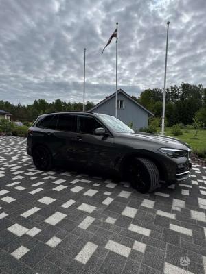 Green BMW X5 2021 in Riga, with an engine capacity of 3.00 L and mileage of 143 thousand km for 43500 €, photo 8 on AUTOMOTO.COM.LV
