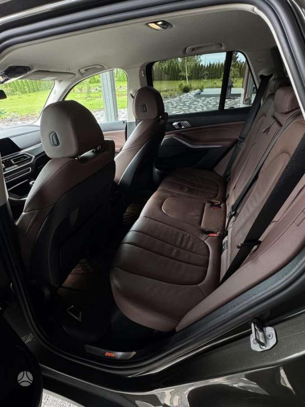 Green BMW X5 2021 in Riga, with an engine capacity of 3.00 L and mileage of 143 thousand km for 43500 €, photo 8 on AUTOMOTO.COM.LV
