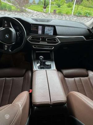 Green BMW X5 2021 in Riga, with an engine capacity of 3.00 L and mileage of 143 thousand km for 43500 €, photo 19 on AUTOMOTO.COM.LV