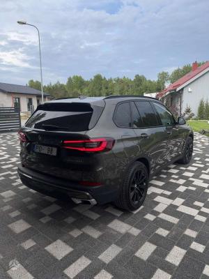 Green BMW X5 2021 in Riga, with an engine capacity of 3.00 L and mileage of 143 thousand km for 43500 €, photo 24 on AUTOMOTO.COM.LV