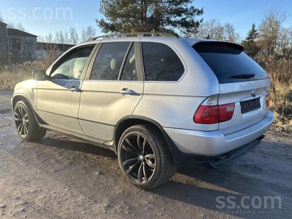 Grey BMW X5 2001 in Riga, with an engine capacity of 4.40 L and mileage of 213 thousand km for 5225 €, photo 2 on AUTOMOTO.COM.LV