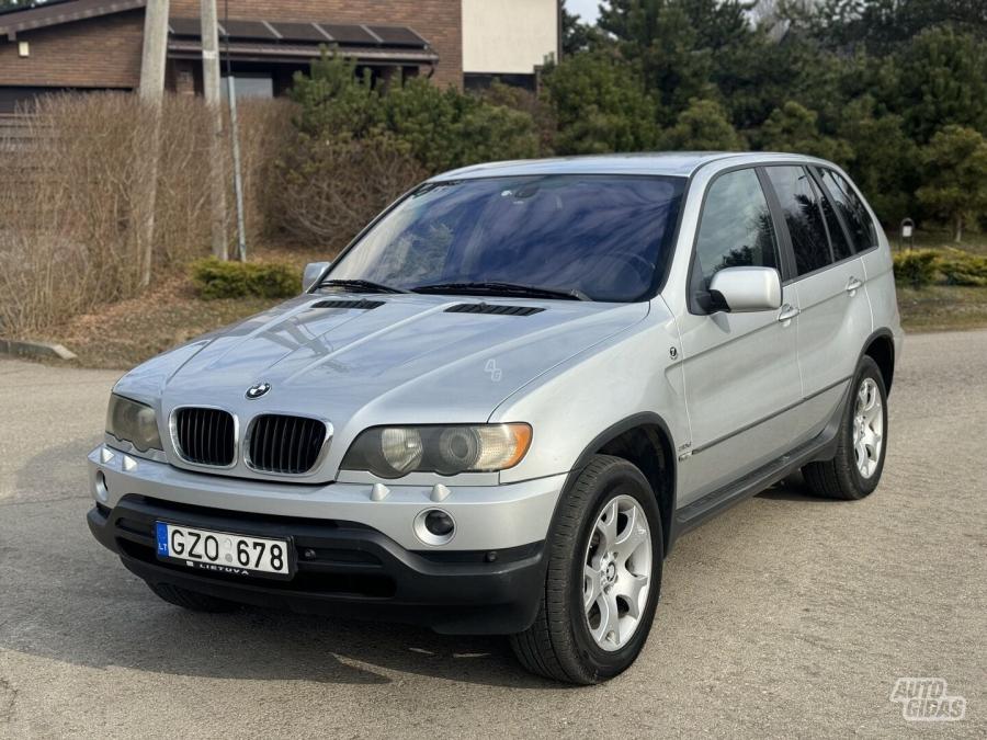 Grey BMW X5 2001 in Vilnius, with an engine capacity of 3.00 L and mileage of 323 thousand km for 2800 €, photo 1 on AUTOMOTO.COM.LV