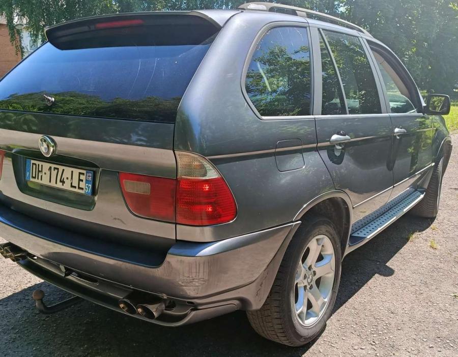 Pelēks BMW X5 2001 Panevēža, ar dzinēja tilpumu 2.93 L un nobraukumu 300 tūkst. km par 2450 €, foto 5 vietnē AUTOMOTO.COM.LV