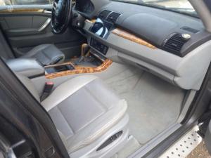 Pelēks BMW X5 2001 Panevēža, ar dzinēja tilpumu 2.93 L un nobraukumu 300 tūkst. km par 2450 €, foto 9 vietnē AUTOMOTO.COM.LV