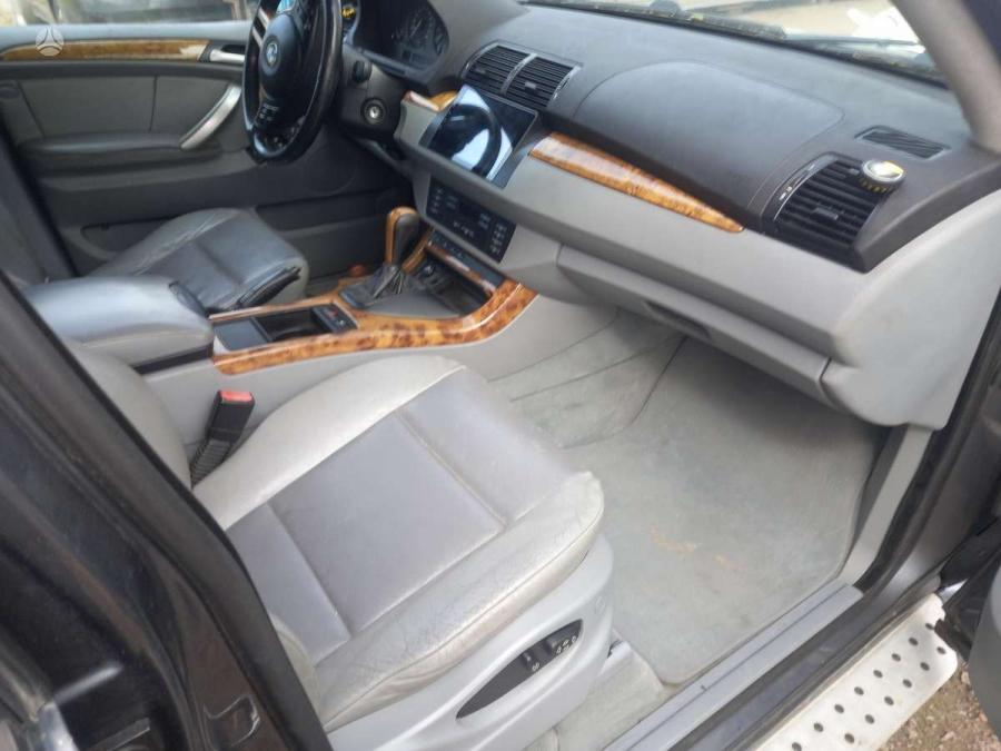 Pelēks BMW X5 2001 Panevēža, ar dzinēja tilpumu 2.93 L un nobraukumu 300 tūkst. km par 2450 €, foto 9 vietnē AUTOMOTO.COM.LV