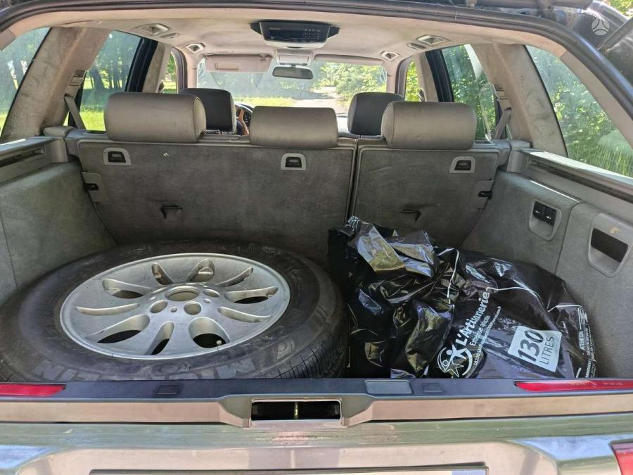 Pelēks BMW X5 2001 Panevēža, ar dzinēja tilpumu 2.93 L un nobraukumu 300 tūkst. km par 2450 €, foto 15 vietnē AUTOMOTO.COM.LV
