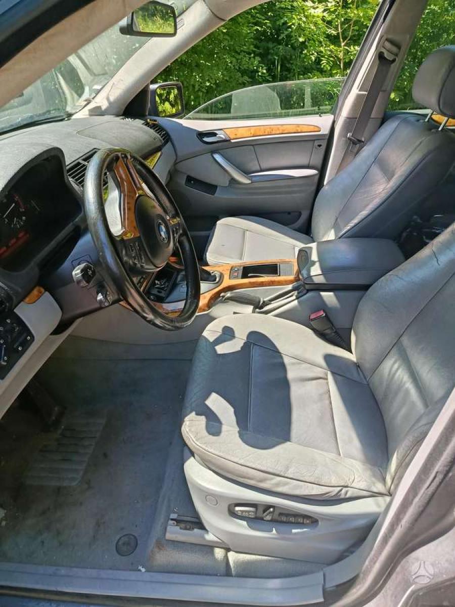 Pelēks BMW X5 2001 Panevēža, ar dzinēja tilpumu 2.93 L un nobraukumu 300 tūkst. km par 2450 €, foto 18 vietnē AUTOMOTO.COM.LV
