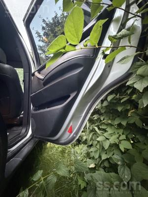 Pelēks BMW X5 2001 Ogre, ar dzinēja tilpumu 3.00 L un nobraukumu 360 tūkst. km par 1700 €, foto 14 vietnē AUTOMOTO.COM.LV