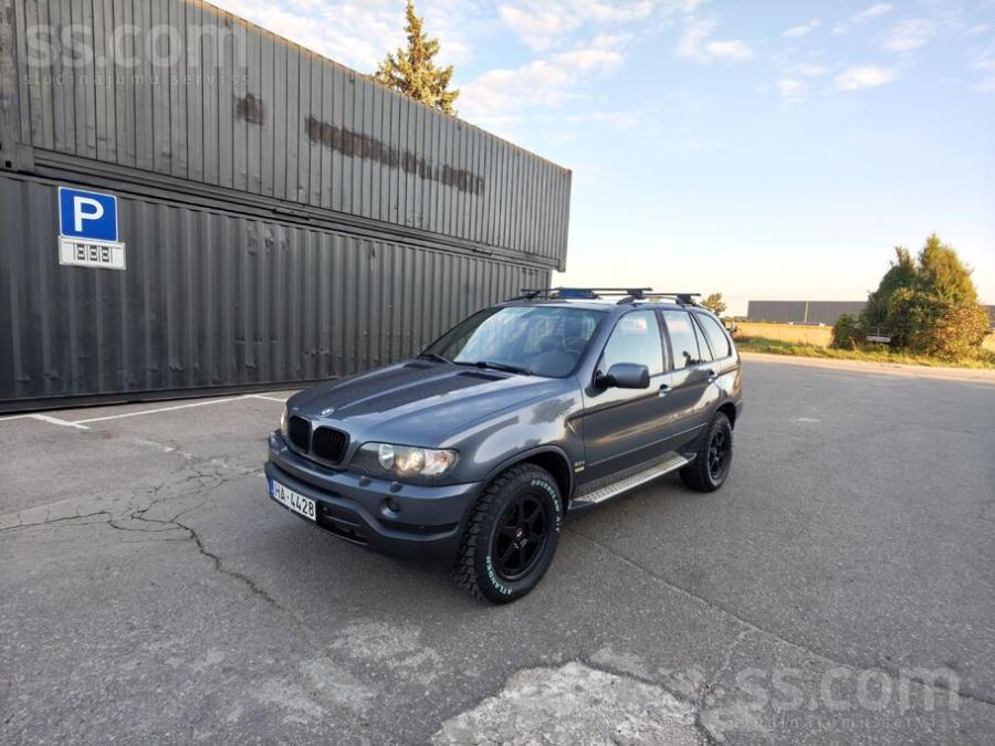 Grey BMW X5 2001 in Riga, with an engine capacity of 4.40 L and mileage of 365 thousand km for 4400 €, photo 1 on AUTOMOTO.COM.LV
