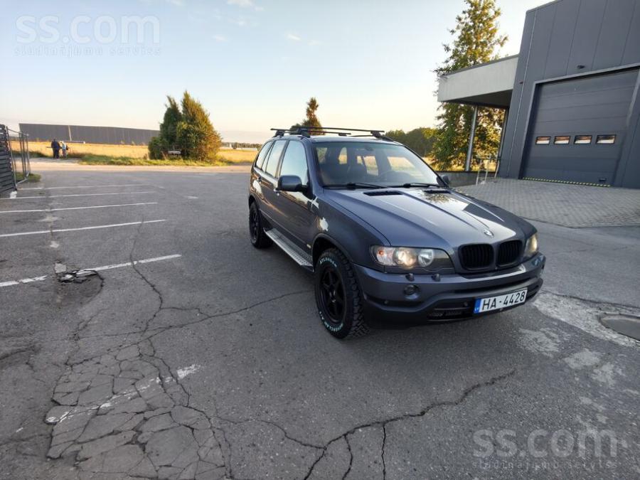 Grey BMW X5 2001 in Riga, with an engine capacity of 4.40 L and mileage of 365 thousand km for 4400 €, photo 3 on AUTOMOTO.COM.LV