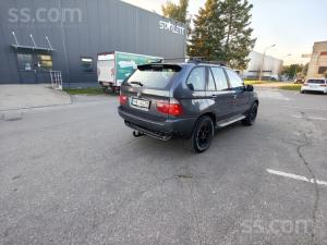 Grey BMW X5 2001 in Riga, with an engine capacity of 4.40 L and mileage of 365 thousand km for 4400 €, photo 4 on AUTOMOTO.COM.LV