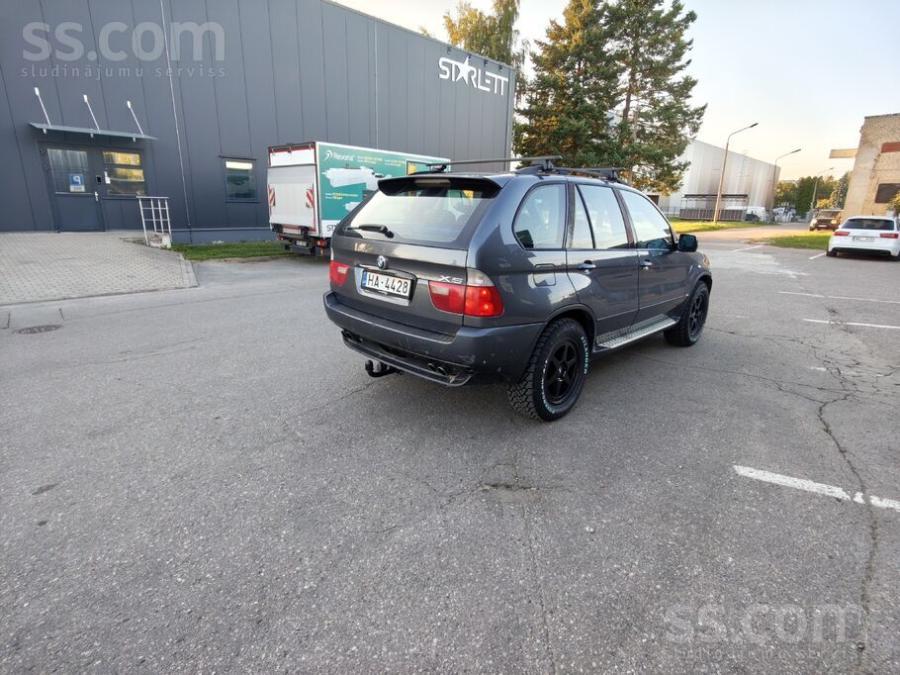 Grey BMW X5 2001 in Riga, with an engine capacity of 4.40 L and mileage of 365 thousand km for 4400 €, photo 4 on AUTOMOTO.COM.LV